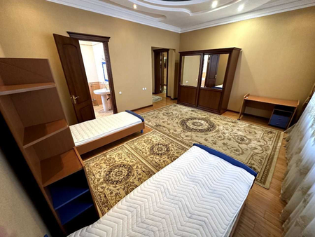 Аренда квартира.Метро Космонавты 700 м² на участке 6 сот (J3104 )