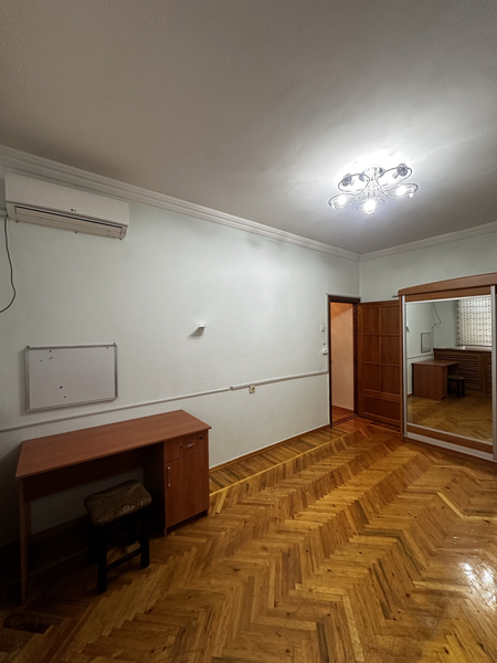 Продается 5 комнатная на ул. Фидокора бывшая ул. Чехова м. Ойбек