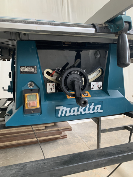 Распиловочный станок Makita