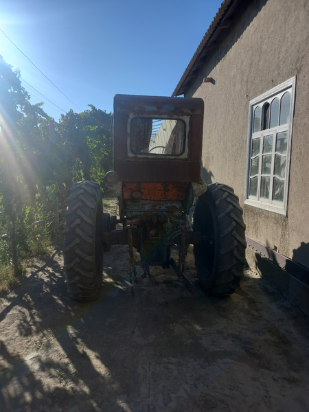 Traktor sotiladi