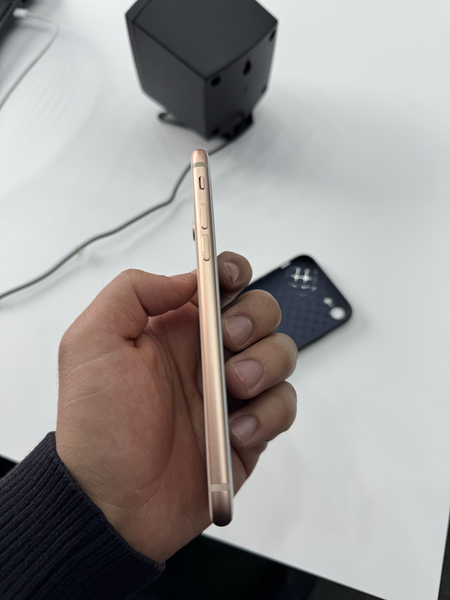 Iphone 8 gold 64Gb ideal holatda