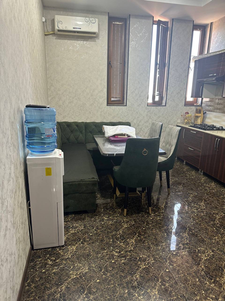 Продается новостройка 4/6/6 с мебелью Беруний метро