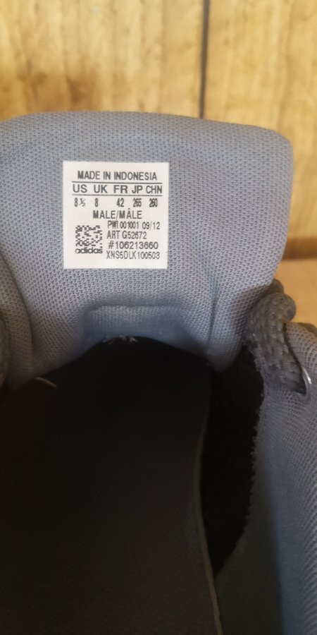 Продаются кеды кроссовки adidas.