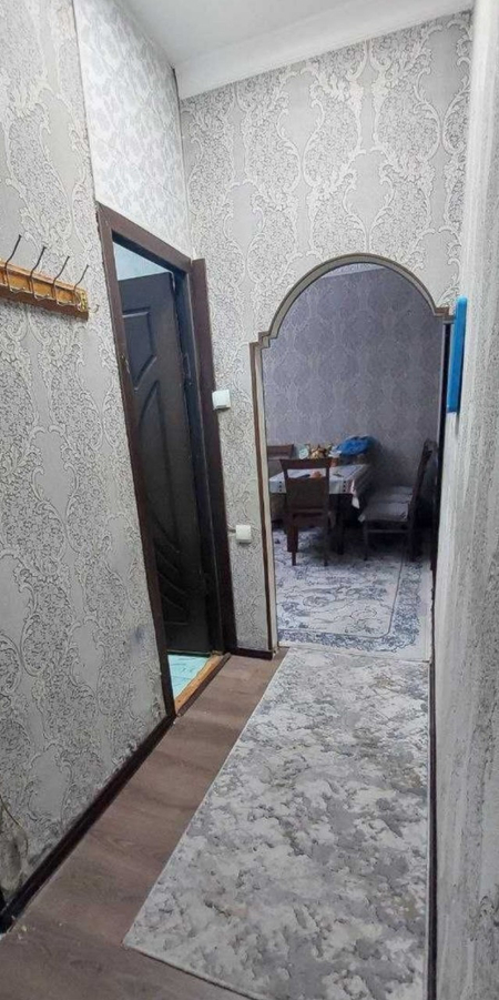 .Продам 2х3комнатную 3этаж хороший ремонт 46м2 Цквартал Чиланзар метро
