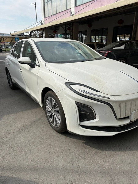 Hongqi e-qm5 nalicha tayyor