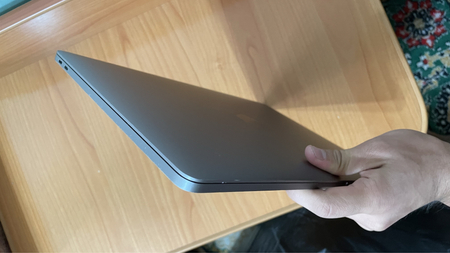 Macbook pro sotiladi