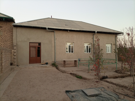 Hovli sotiladi. 37000 ming dollor. Kelishadigan joyi bor.