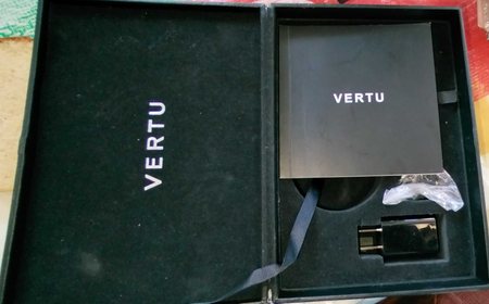 Vertu телефон модел  S-012400