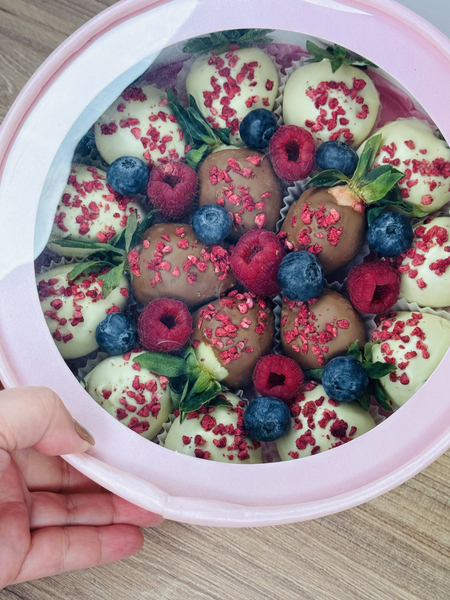 Клубника в шоколаде. Шоколадли клупней.