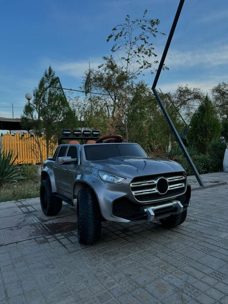 Mersedes Benz Bolalar mashinasi