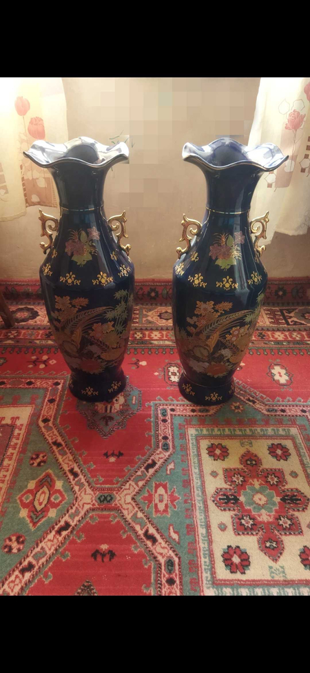 Продаётся фарфоровая ваза