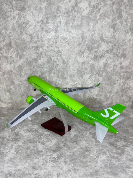 Самолет модель Airbus-A320 Neo авиакомпании S7 Airlines Russia