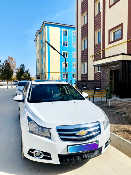 Cruze sotiladi motor bez nomer qilingan