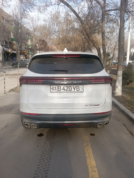 Jetour x70 plus 1.6 turbo sotiladi