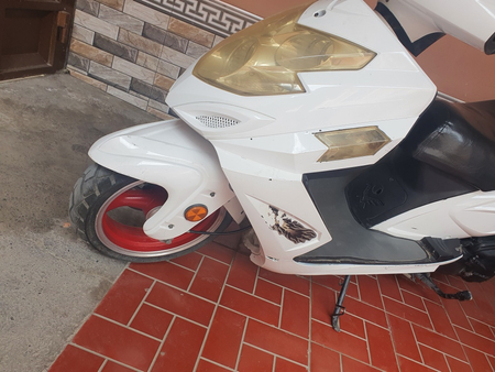 Robot Skuter sotiladi  150cc