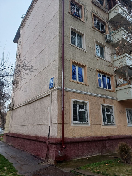 Продаётся 3-х комнатная квартира под офис.