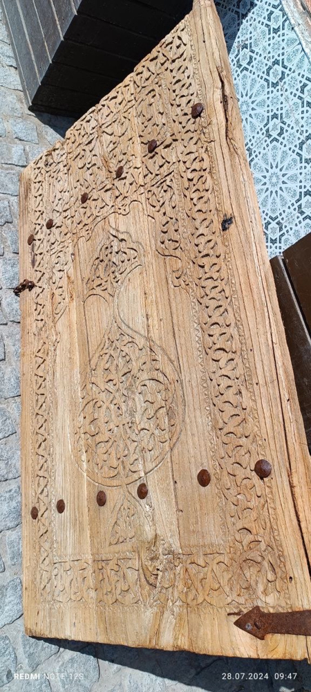 Продам антикварные двери из карагача