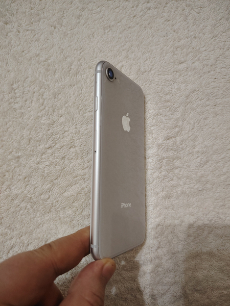 IPhone 8   64GB IDEAL