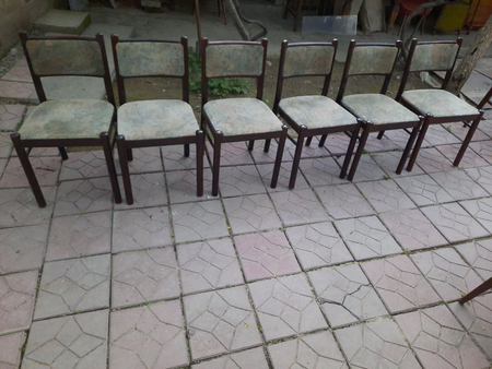 Продается комплект стульев