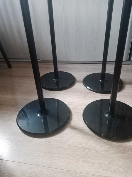 Продаются подставки для калонок от Samsung.