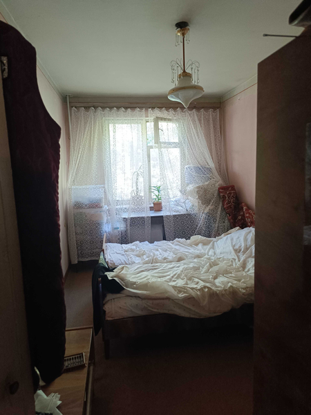 Учтепинский район 24 квартал 3/4/5 балкон 1/3 без ремонта