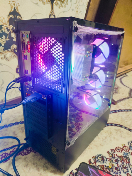 DDR4 Kompyuter sotiladi.