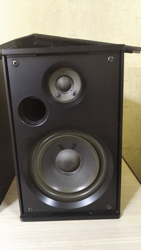 Продам  полочные акустические колонки NAKAMICHI.