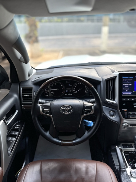 TOYOTA Land Cruiser 200 Executive Lounge