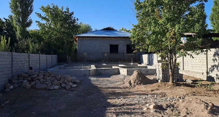 Чирчик азадбашда 5.6 сотка атрофи полный уралган, фундамент лойиха бор