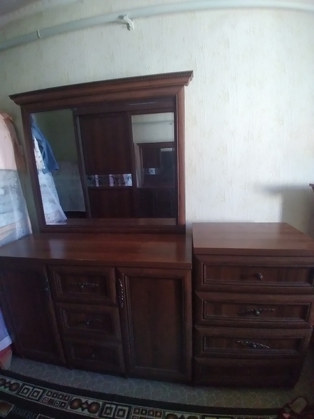 Продаю спальный гарнитур