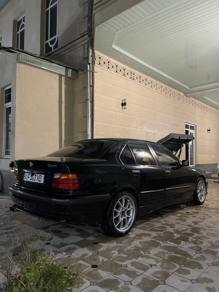 Bmw E36 1.9L  Hamma ishi qilingan tayyor