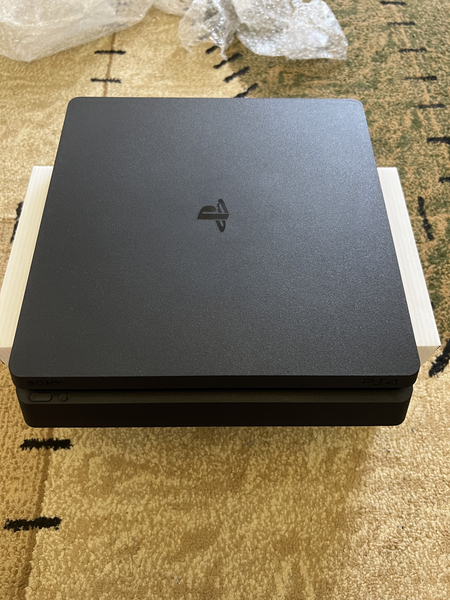 Ps 4 slim   500gb 1 jostik
