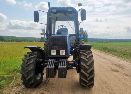 MTZ 892.2 traktor sotiladi