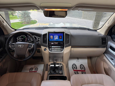 Toyota Land Cruiser 200 4.6 L