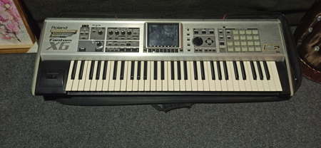Roland fantom x6 sotiladi