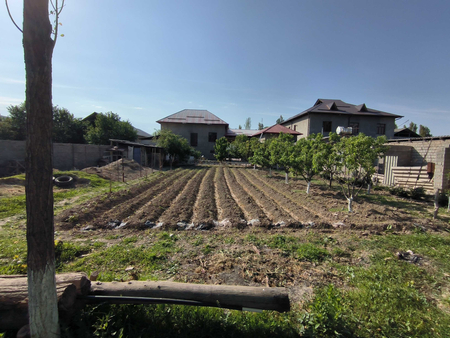 Hovli sotiladi 10 sotix Kuybishev, Bes Bala, Yangibozorda.