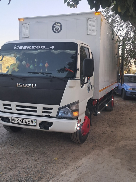 Isuzu yuk mashinasi