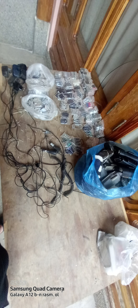 Telefon zapchastchi sotiladi