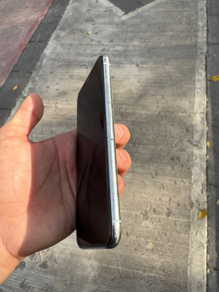 iPhone X 256 gb        .