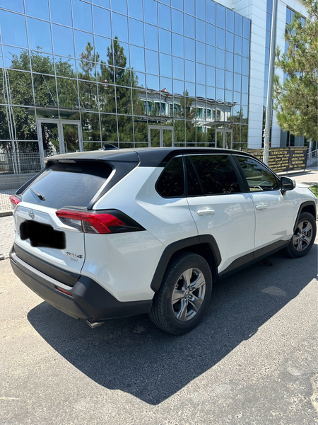 Автомобиль Toyota RAV 4