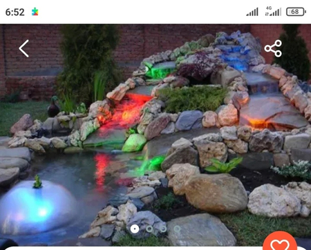 Рваные, красные камни разных видов.