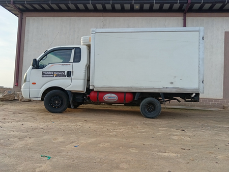 Kia bongo sotiladi