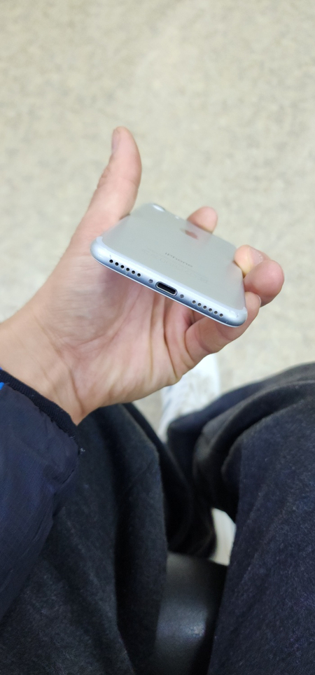 Iphone 7 128 gb o'qib o'ylab maslahat qb realni klnet tel qilila