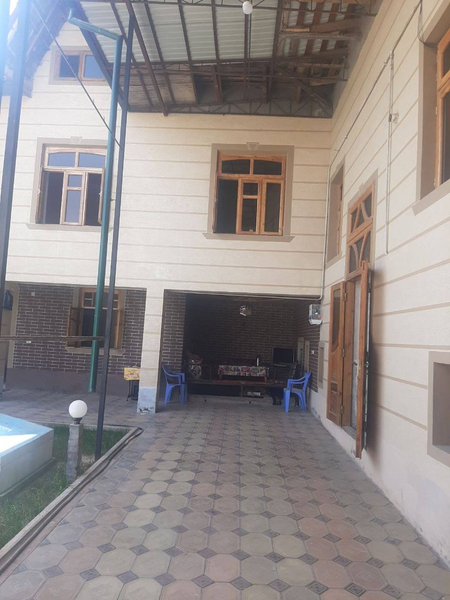 Pobedada uy sotiladi