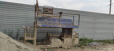 Hom G'isht ishlab chiqarish stanogi soriladi