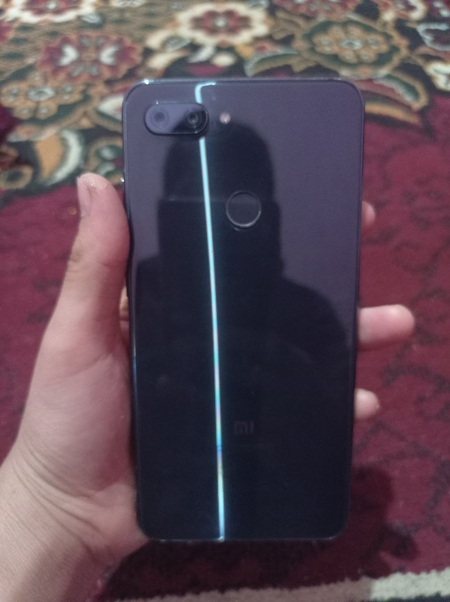 Mi 8  64/4 oʻdar telefon.