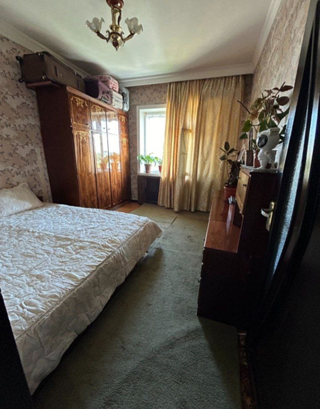 Юнусабад 17кв 3/5/5  балкон: 2*6