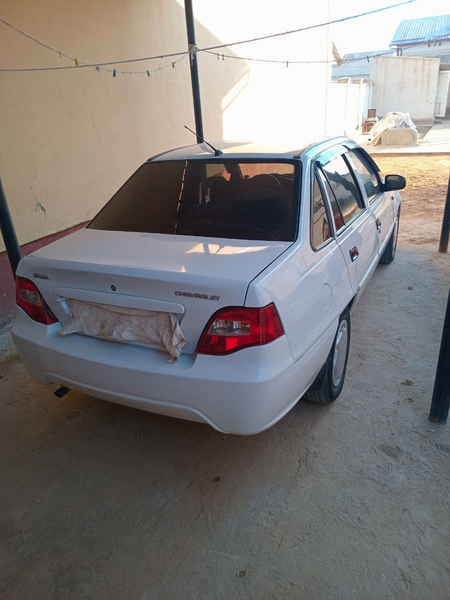 Nexia 2 sotiladi yili 2010 yurgani 215 000