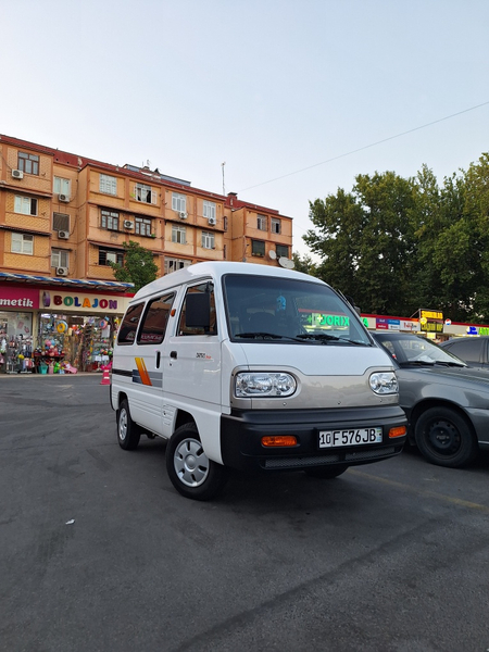 Damas yangi salondan chiqqan