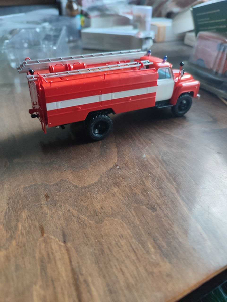 Модель пожарного автомобиля 1/43